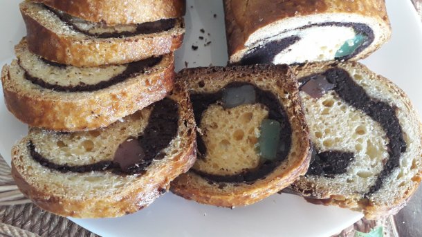 Mini cozonac cu nuca si rahat | Retete culinare | Gustos.ro