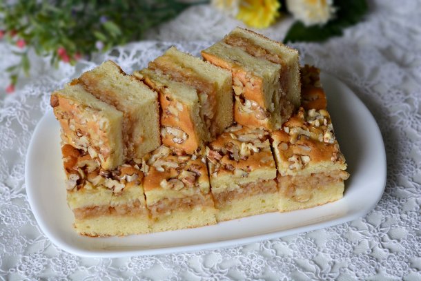 Prajitura turnata cu mere si nuci | Retete culinare | Gustos.ro