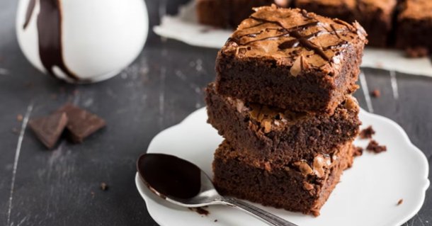 TOP 3 cele mai delicioase și simple deserturi cu ciocolată | Sfaturi ...