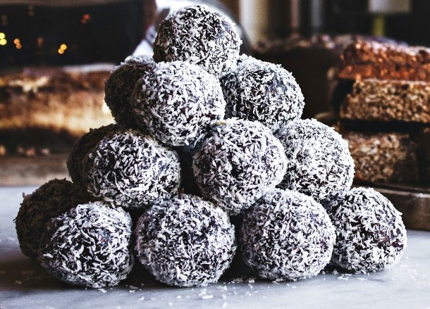 Bilute de biscuiti cu cacao si nuca de cocos. Reteta simpla si rapida ...