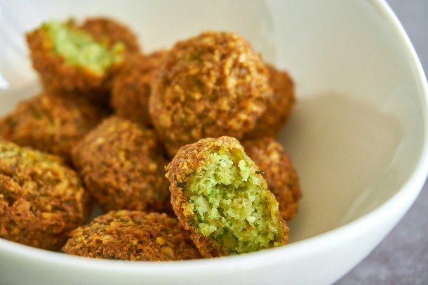 Reteta clasica de falafel. Cum sa pregatesti acasa chiftele de naut ...